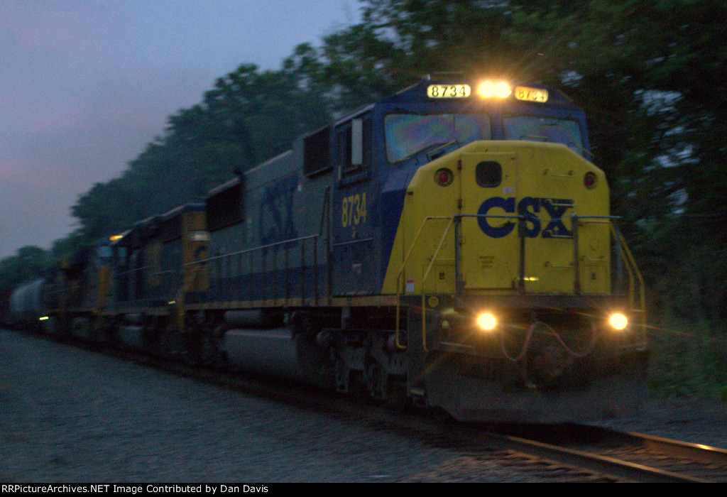 CSX SD60I 8734 leads Q439-21